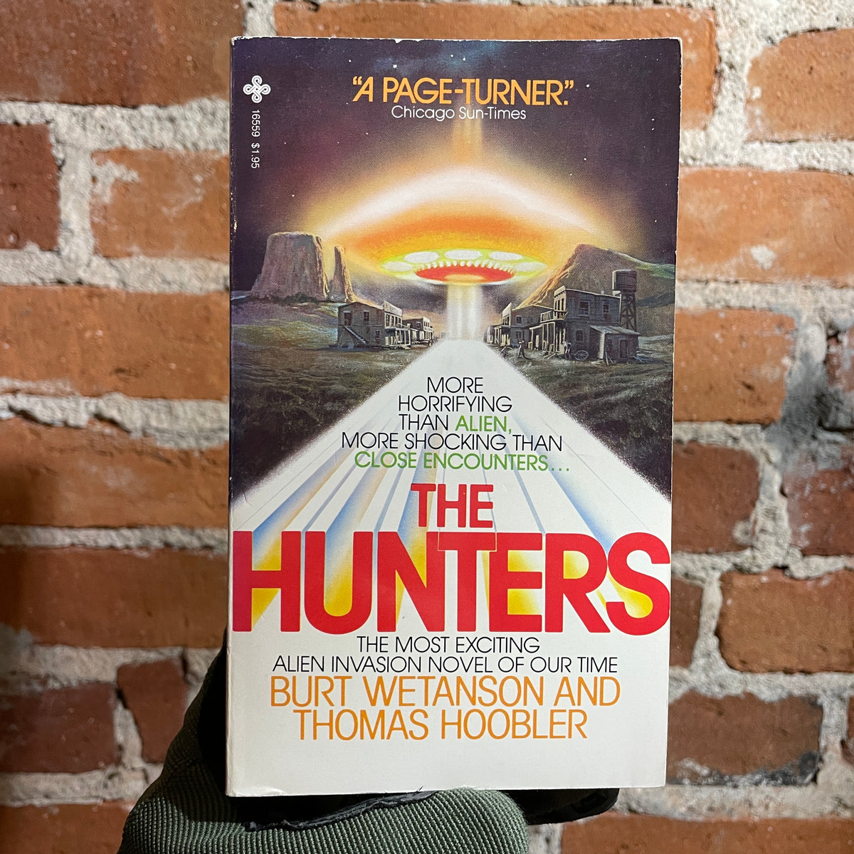 The Hunters - Burt Wetanson and Thomas Hoobler - 1979 Playboy Press Pa ...